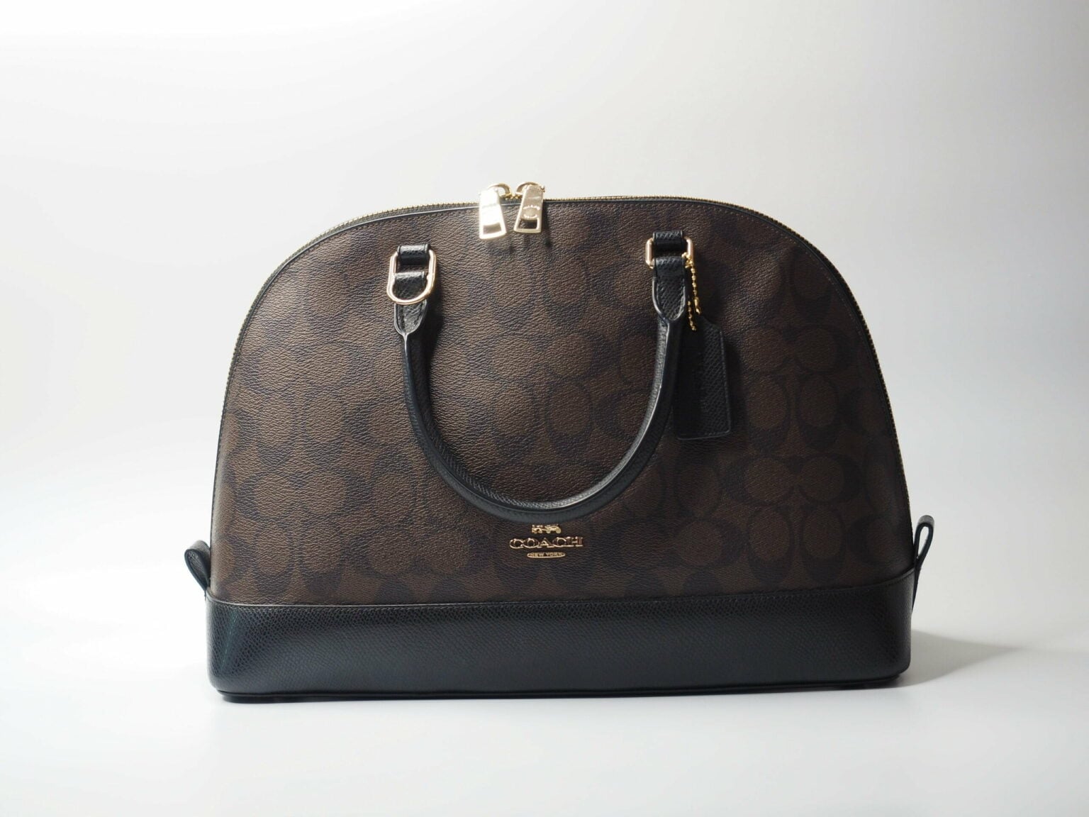 Is Tommy Hilfiger A Good Brand? An In-Depth Look At The Iconic Fashion ...